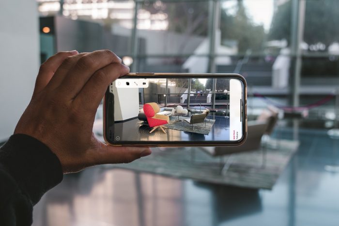 AR in Retail: Cool Use Cases & Key Benefits | Zakeke