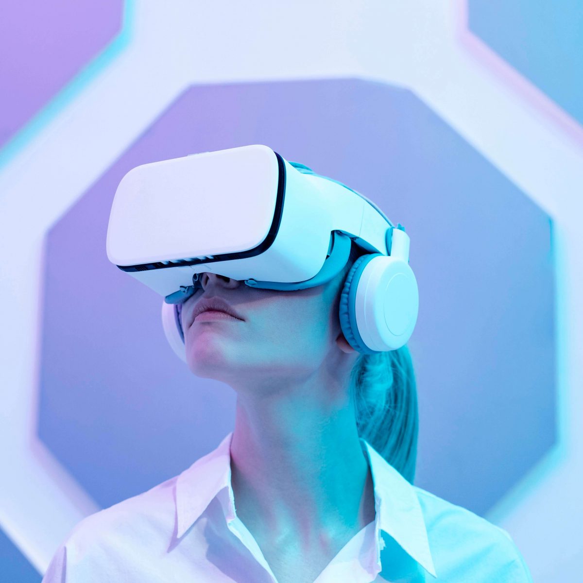 Augmented Reality vs Virtual Reality: all the differences | Zakeke